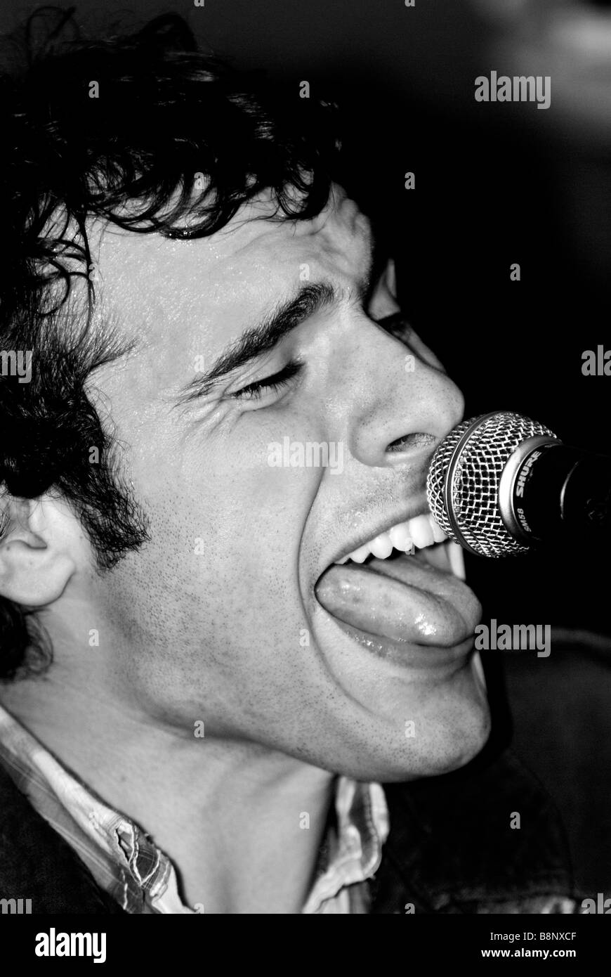 Singer shows performance music hi-res stock photography and images - Alamy