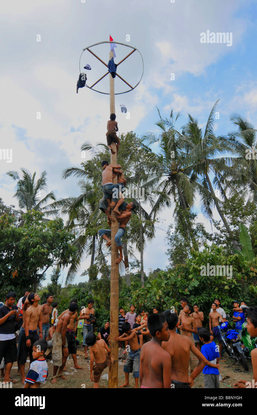 Bamboo pole climbing racing game, Bali,Indonesia Stock Photo - Alamy