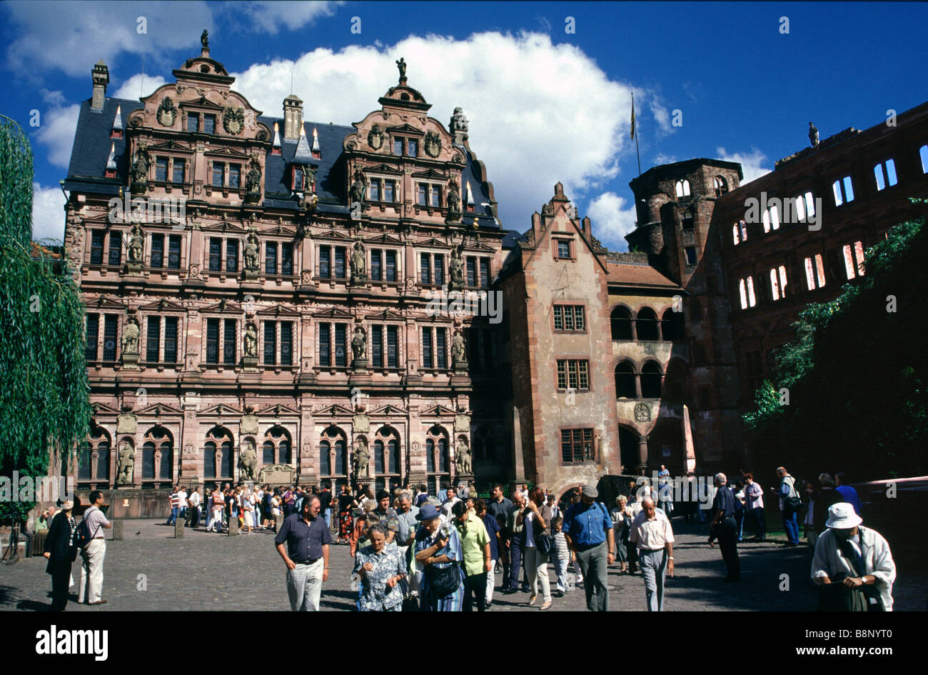 The courtyard of heidelberg castle hi-res stock photography and images ...