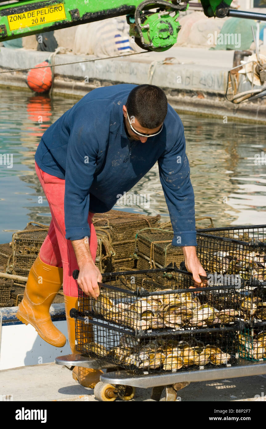 Deckhands on boat hi-res stock photography and images - Alamy