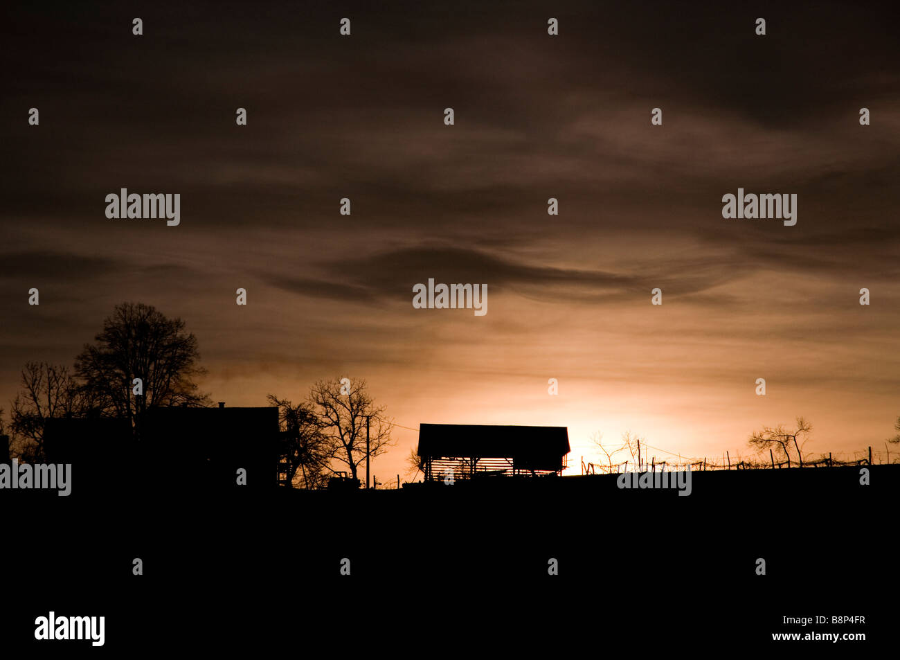 Barn sunset hi-res stock photography and images - Alamy