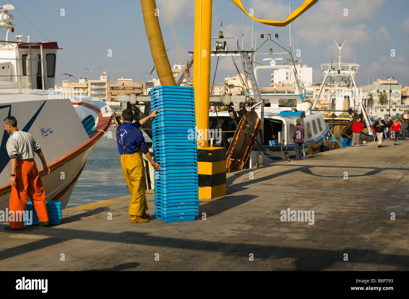 Port loading fish hi-res stock photography and images - Alamy