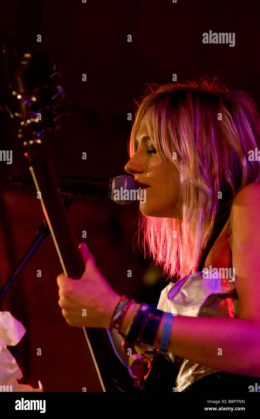 Singer/songwriter Tallulah Rendall performs on stage in London Stock ...