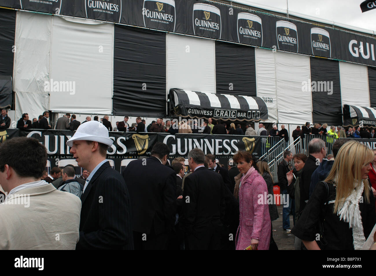 Guinness cup hi-res stock photography and images - Alamy