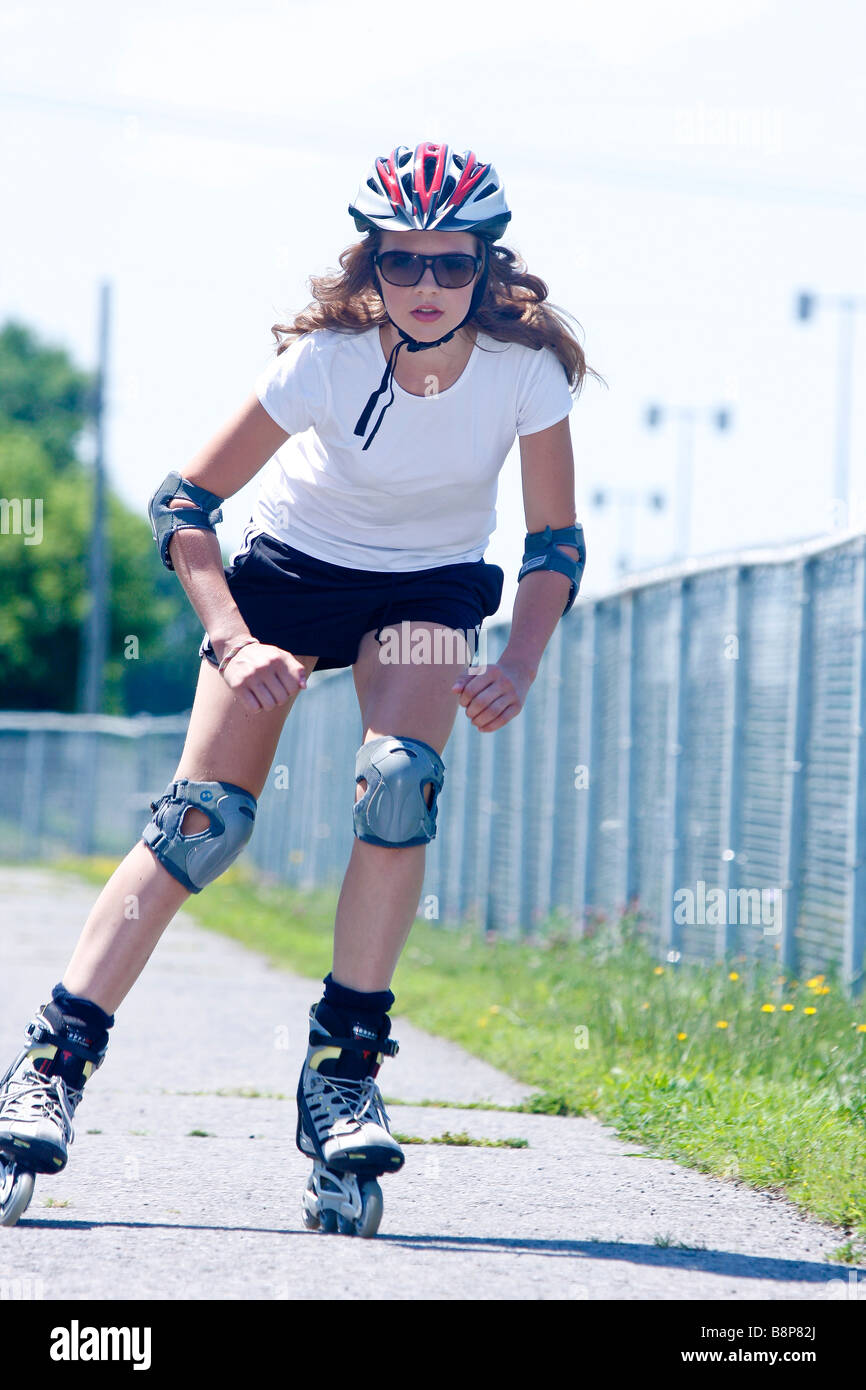teenage girl rollerblading Stock Photo - Alamy