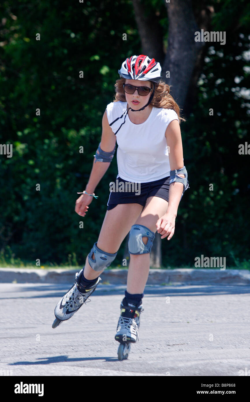 teenage girl rollerblading Stock Photo - Alamy