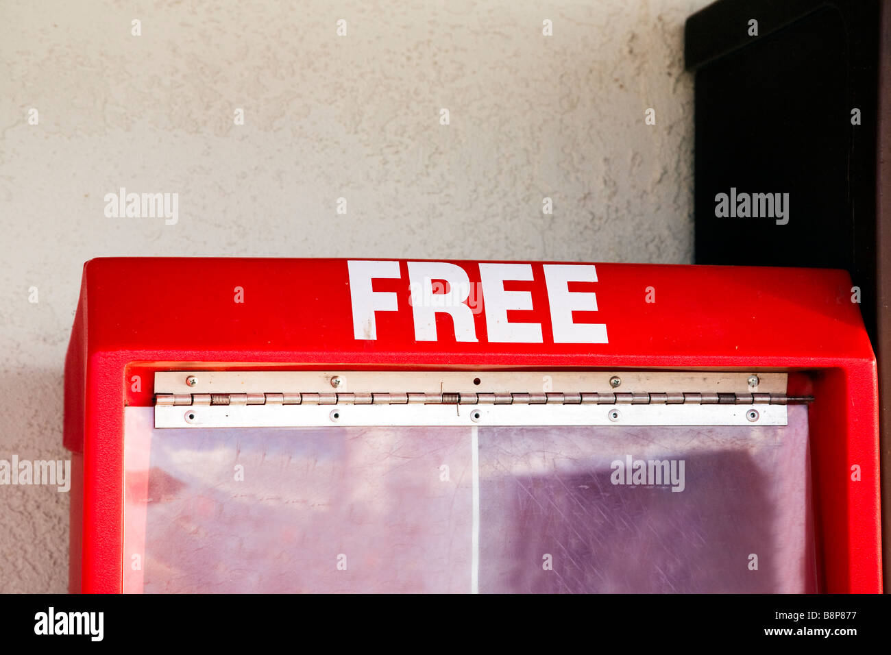 Bin box free newspaper paper red hi-res stock photography and images ...