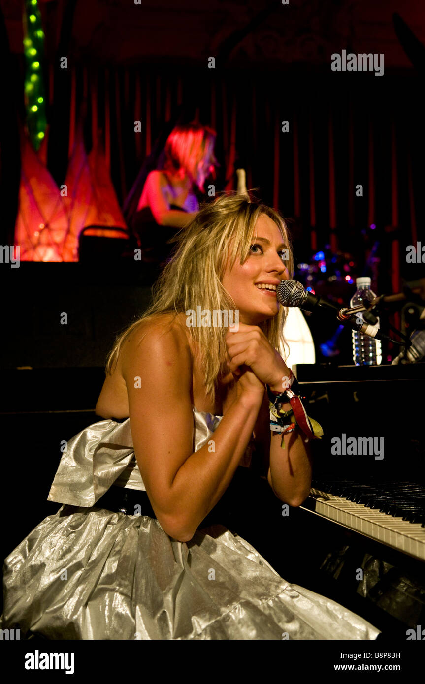 Singer/songwriter Tallulah Rendall performs on stage in London Stock ...