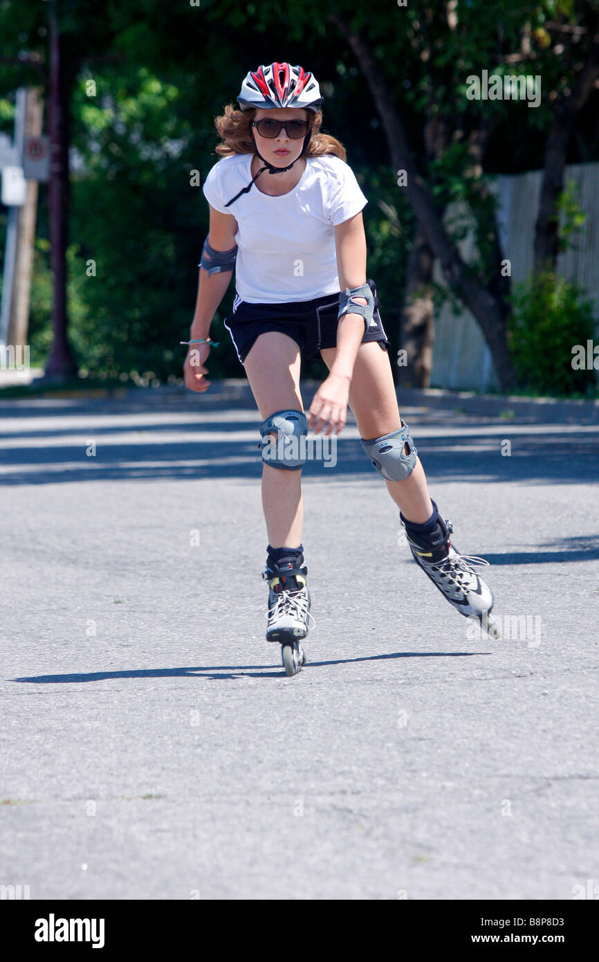 teenage girl rollerblading Stock Photo - Alamy