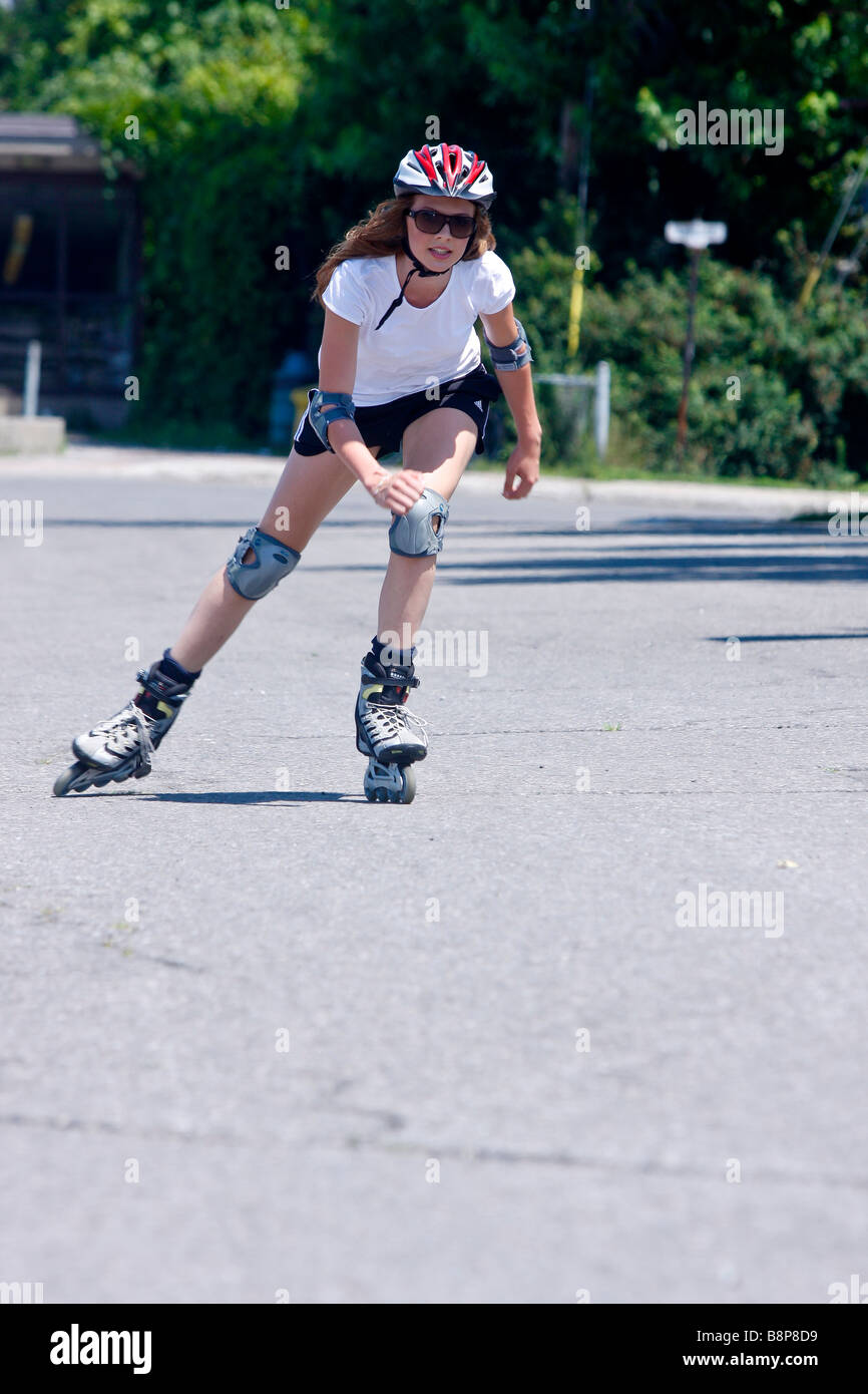 teenage girl rollerblading Stock Photo - Alamy