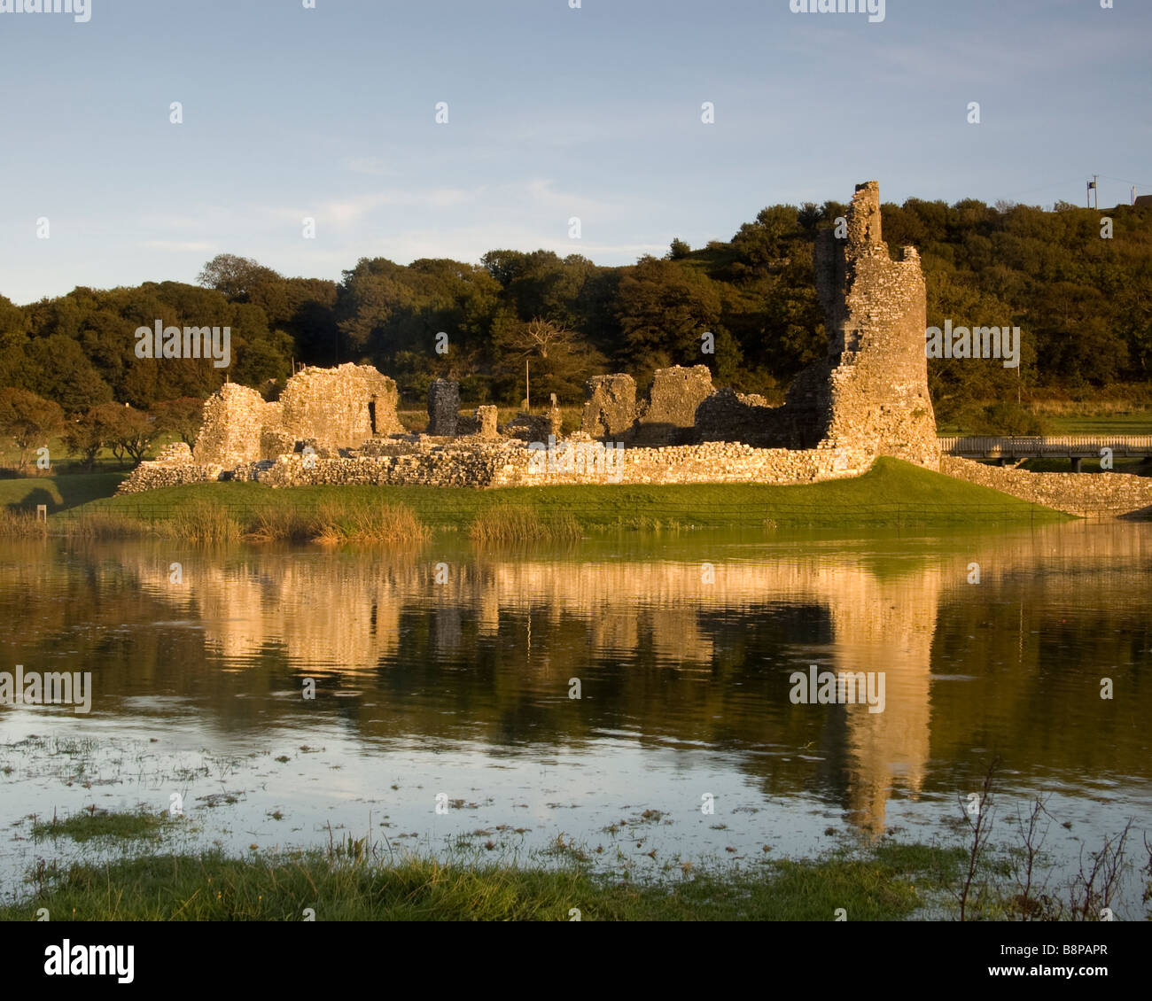 Ogmore by sea stepping stones hi-res stock photography and images - Alamy