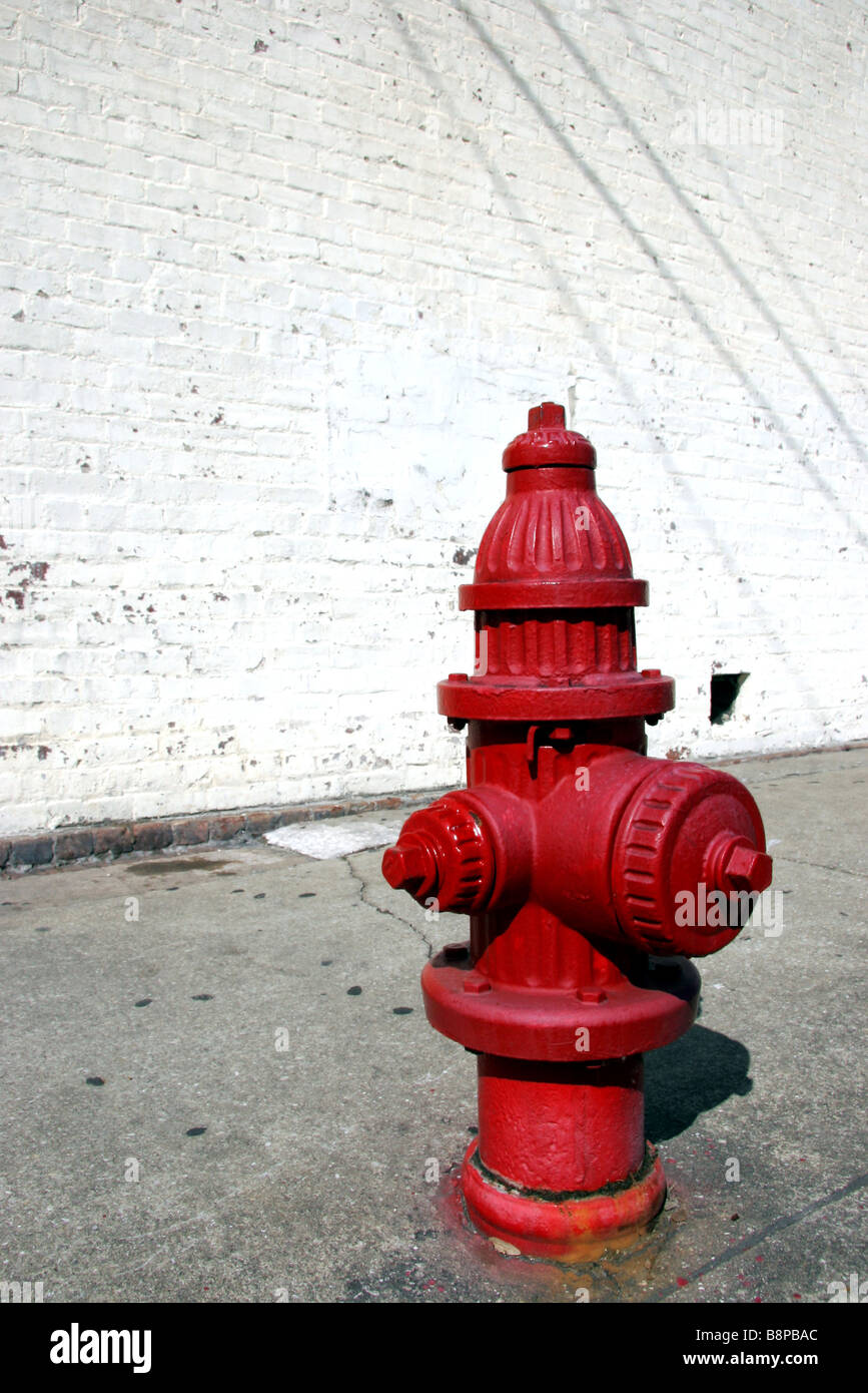 Red and white hydrant hi-res stock photography and images - Alamy