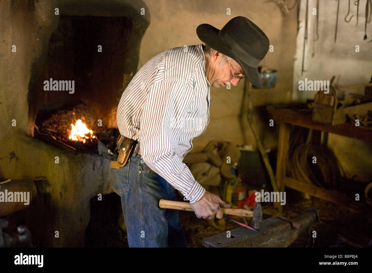 Blacksmith 1800s hi-res stock photography and images - Alamy