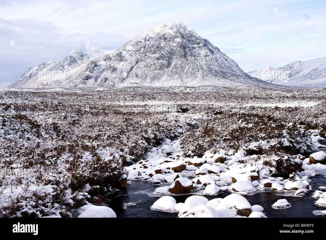 Scottish highlands tourist sites hi-res stock photography and images ...