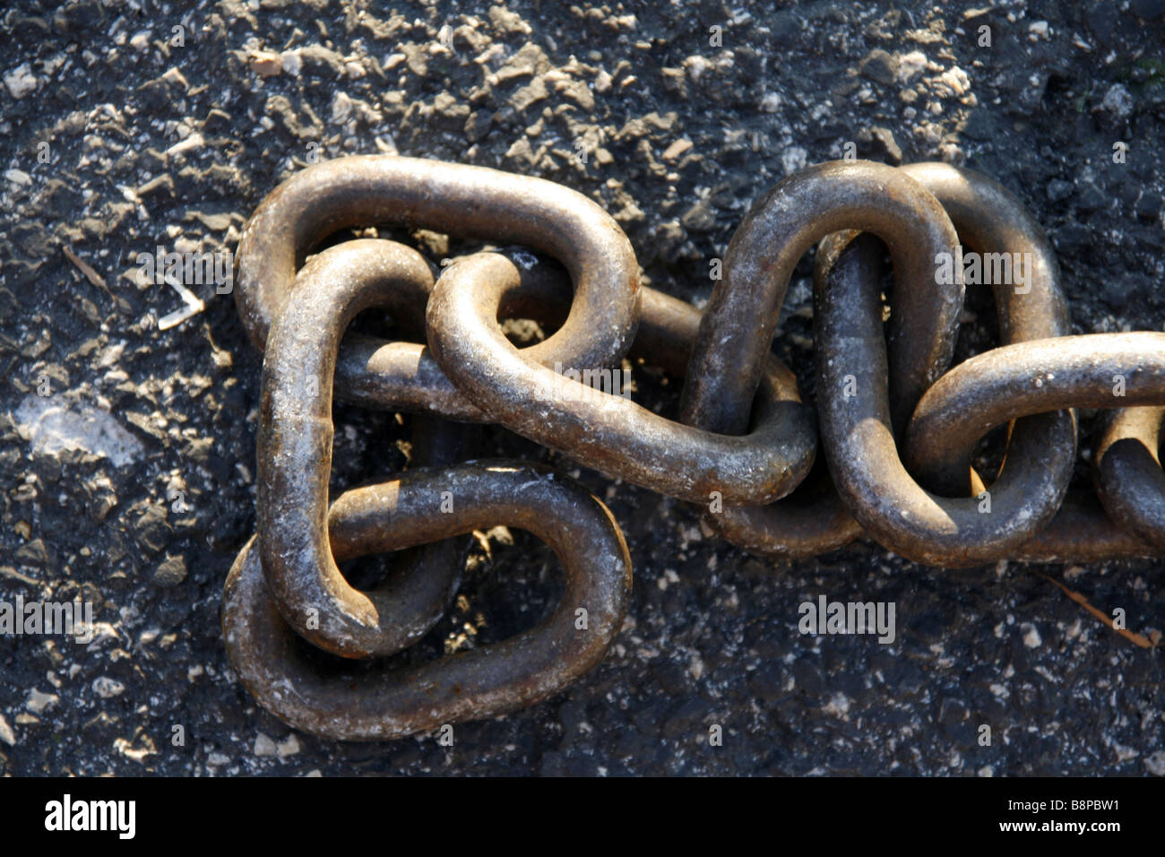 close up detail of many old metal chain links Stock Photo - Alamy