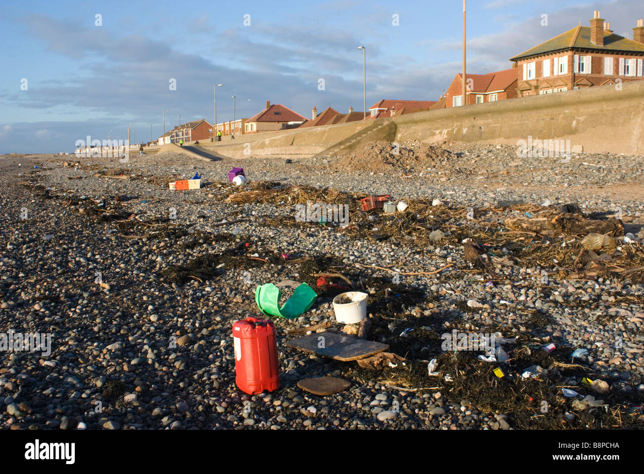 Shore beaches trash hi-res stock photography and images - Alamy