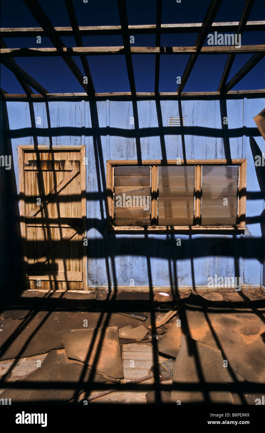 Abandoned building, outback Australia Stock Photo - Alamy
