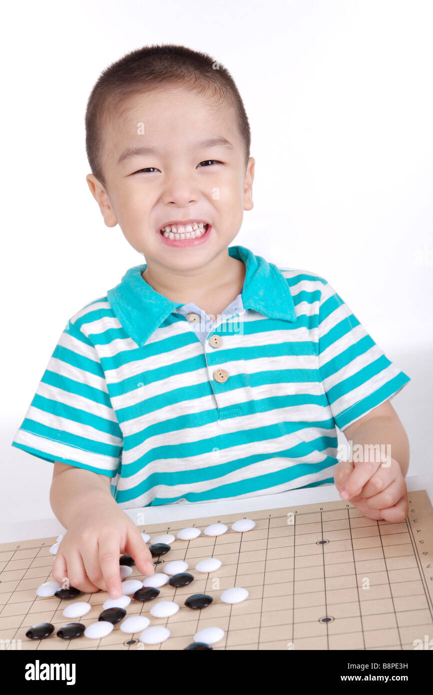 Children playing chinese chess hi-res stock photography and images - Alamy