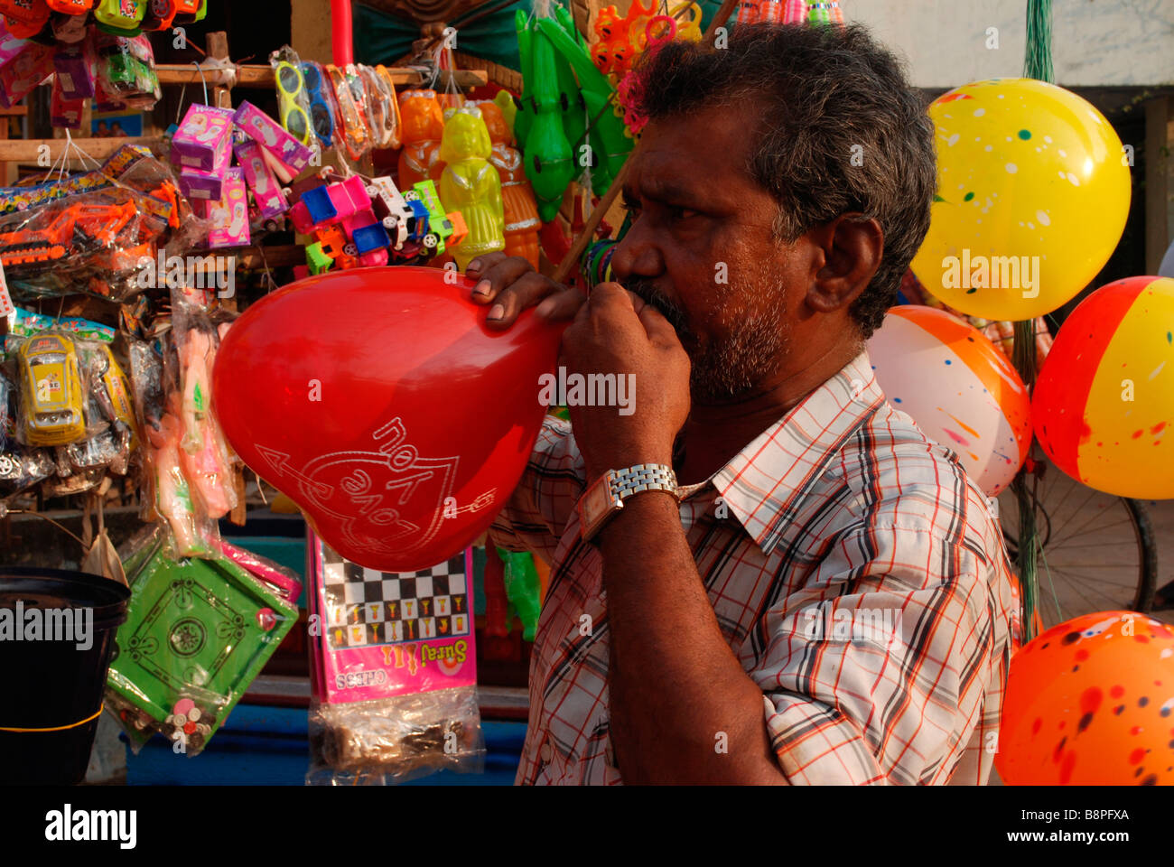 Indian baloon seller hi-res stock photography and images - Alamy