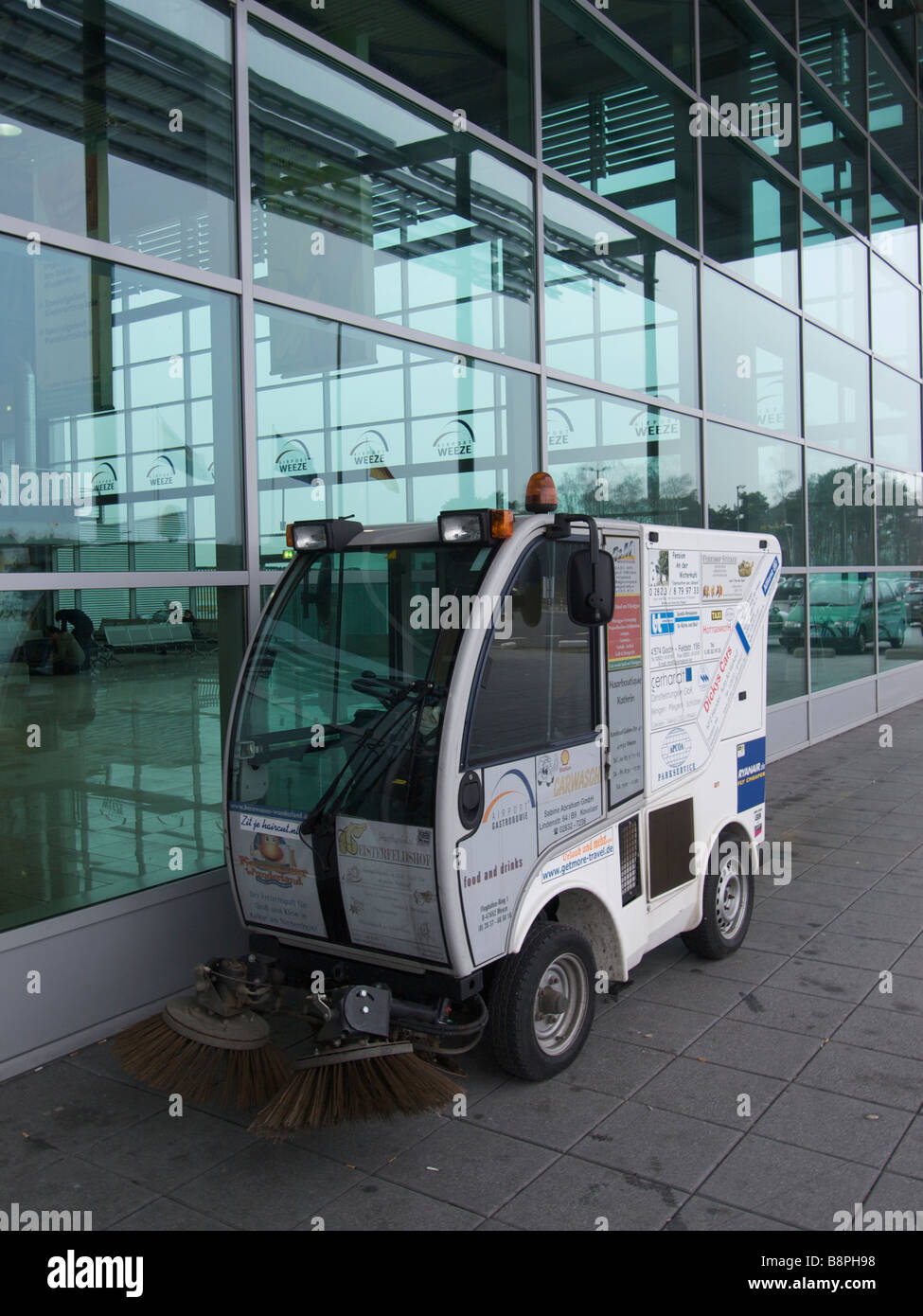 Airport cleaner hi-res stock photography and images - Alamy