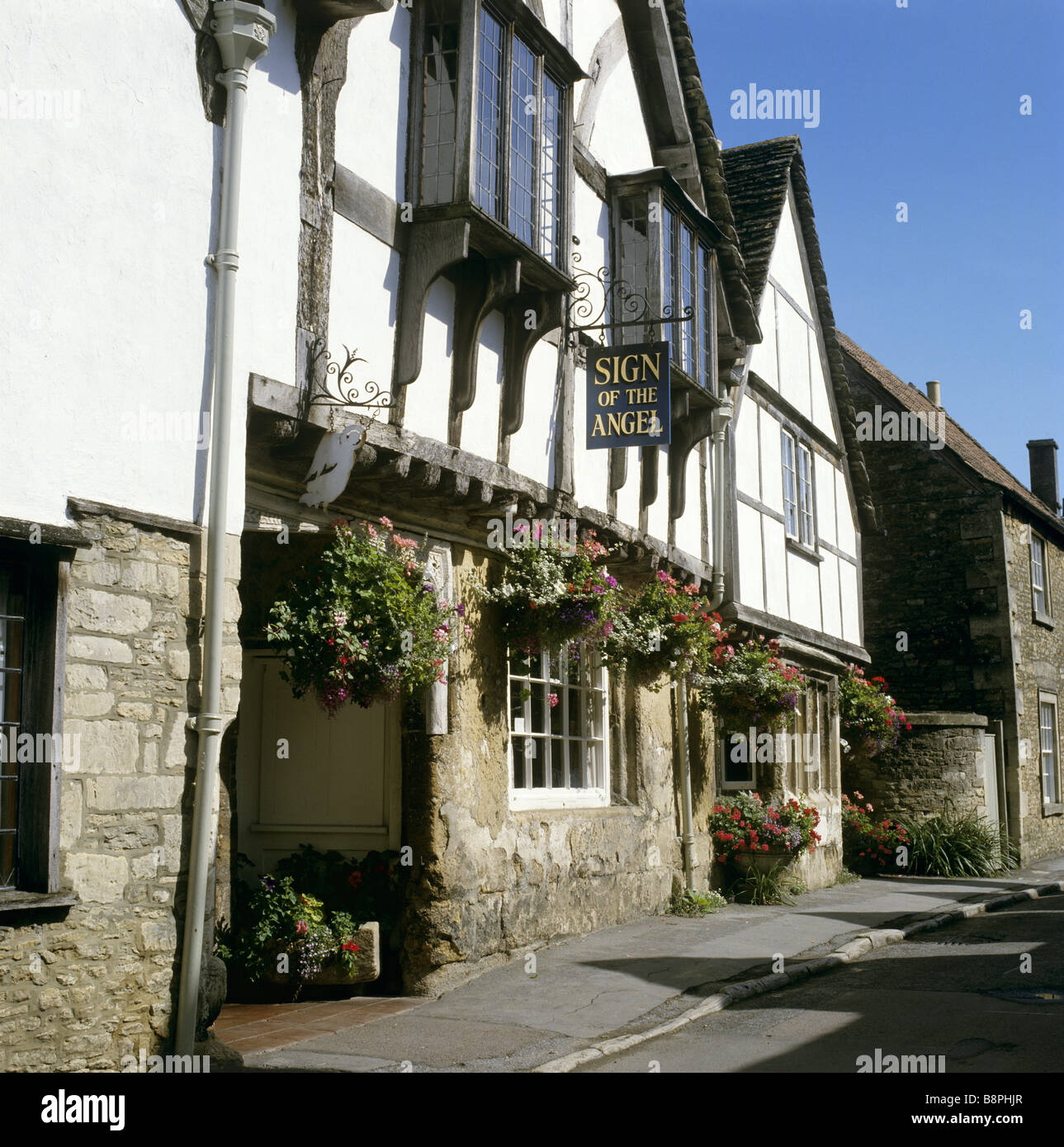 Sign of the angel lacock hi-res stock photography and images - Alamy