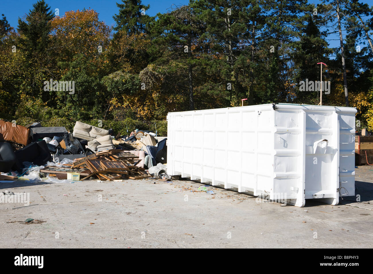 Dumpsters excess hi-res stock photography and images - Alamy