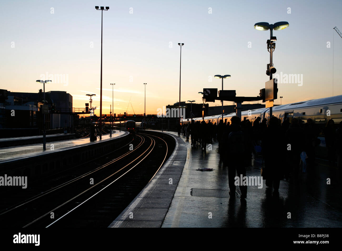 Passengers disembarking from their train at London Bridge Station ...