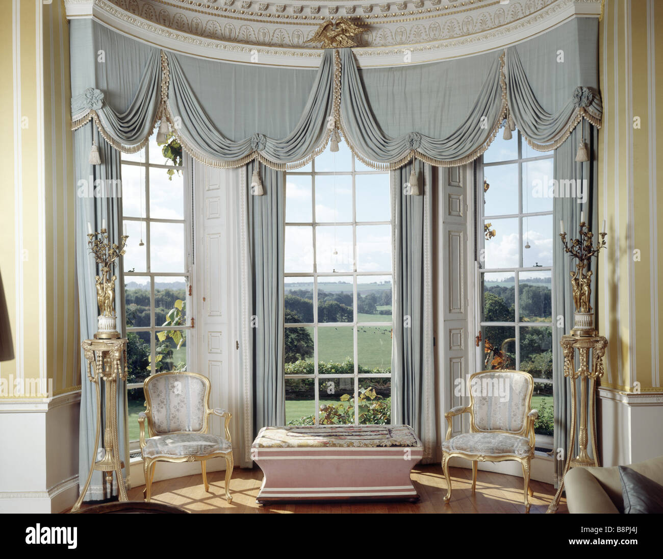 Plaster mouldings hi-res stock photography and images - Alamy