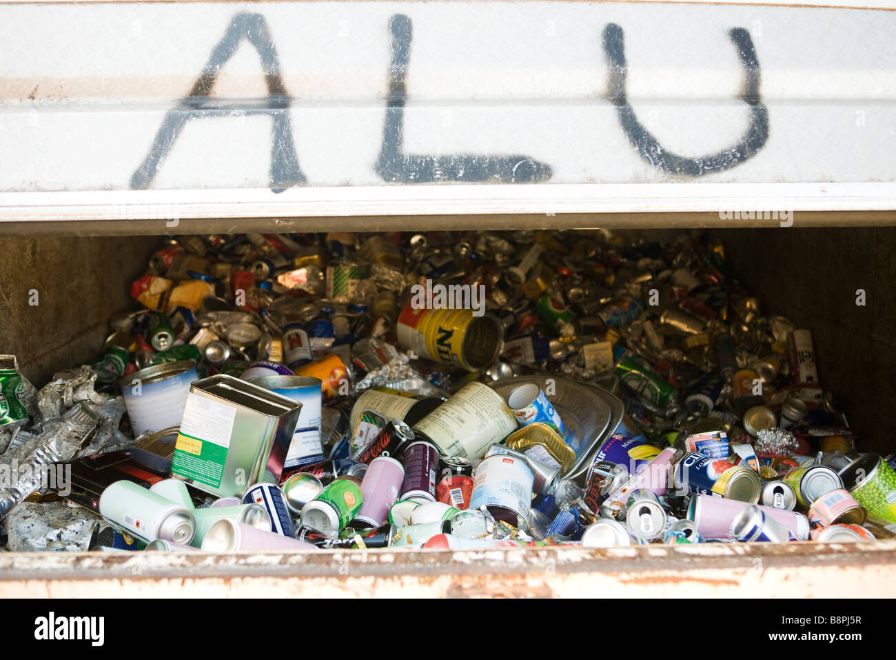 Aluminum being sorted for recycling Stock Photo - Alamy