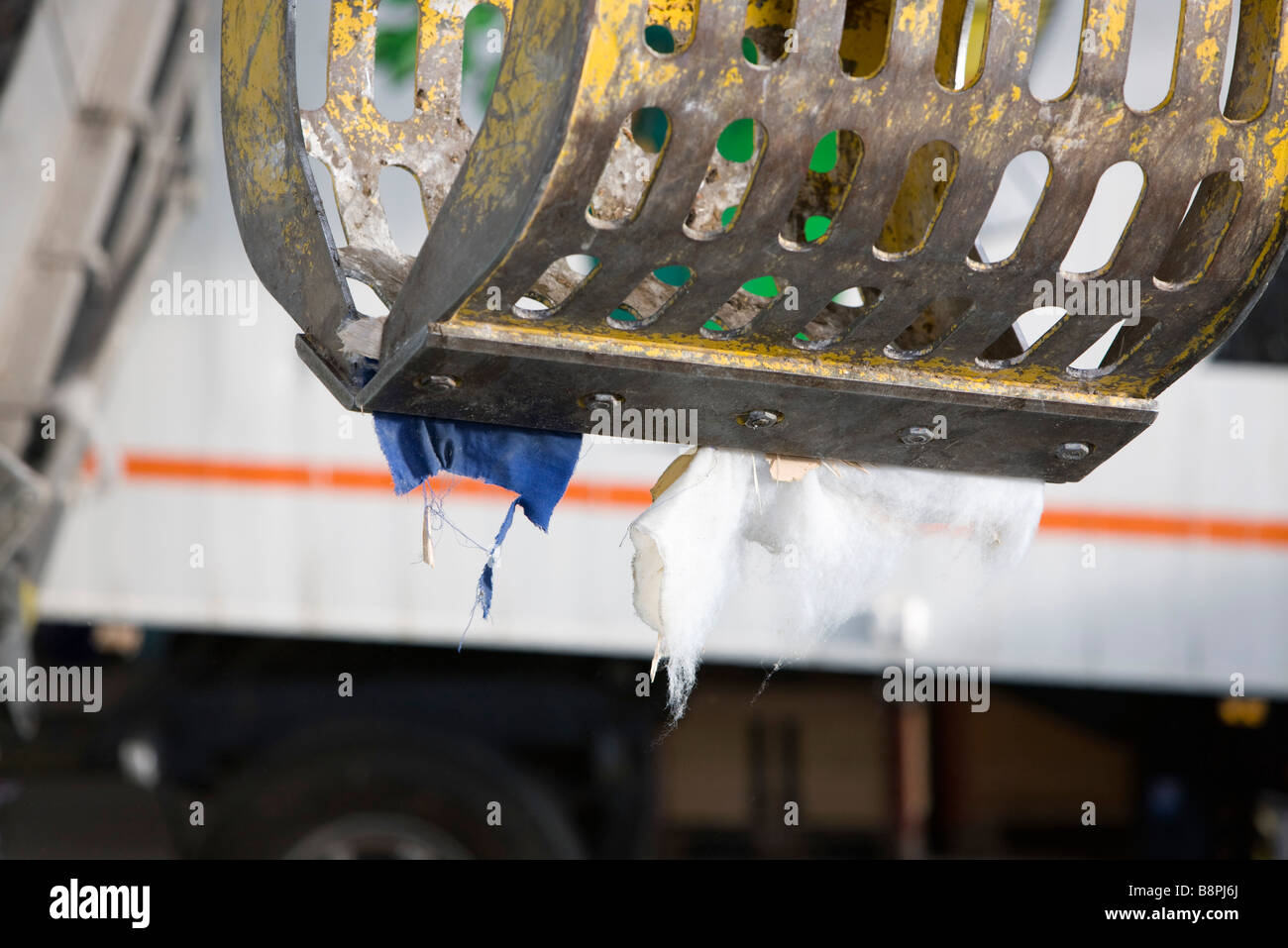 Grapple holding scraps of garbage Stock Photo - Alamy