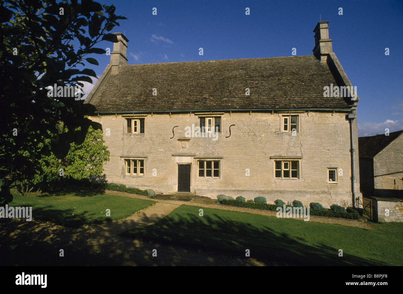 Woolsthorpe Manor early C17th house where Sir Isaac Newton was born in ...