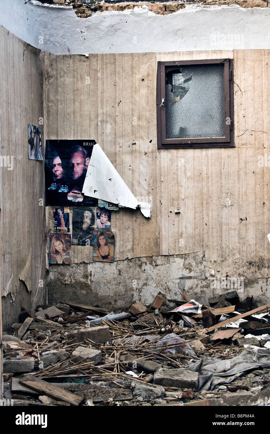 Run down house interior hi-res stock photography and images - Alamy