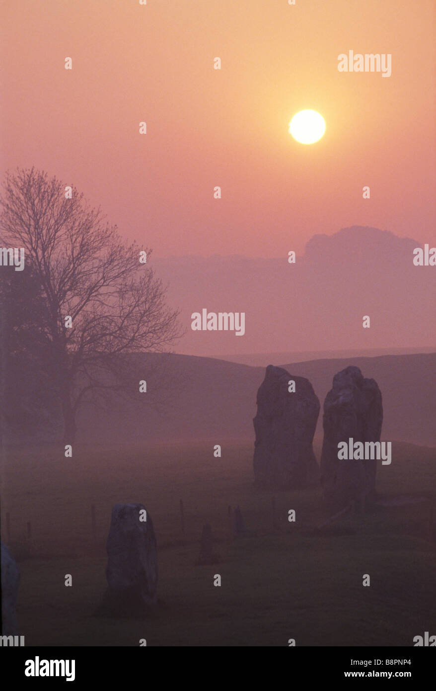 Avebury Stone Circle at Sunrise a misty landscape with rising sun Stock ...