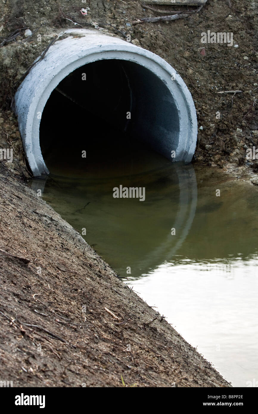 Overflow canal hi-res stock photography and images - Alamy