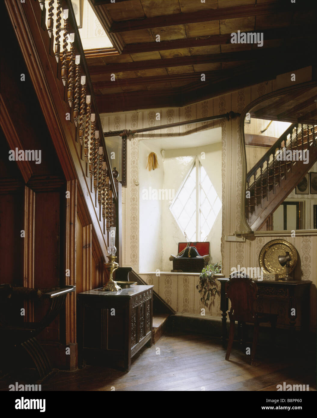 Octagon Shaped Window Stock Photos & Octagon Shaped Window Stock Images ...