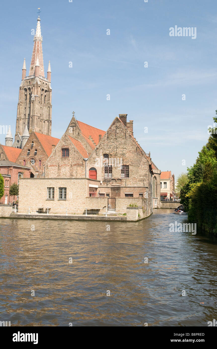Traditional canal side building hi-res stock photography and images - Alamy
