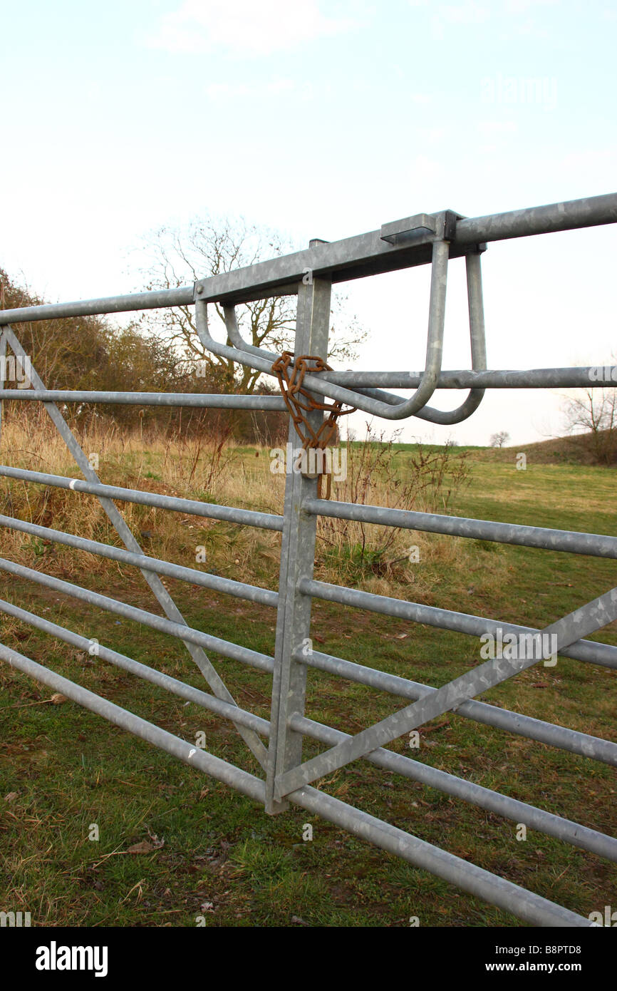 Farm gate chain hi-res stock photography and images - Alamy