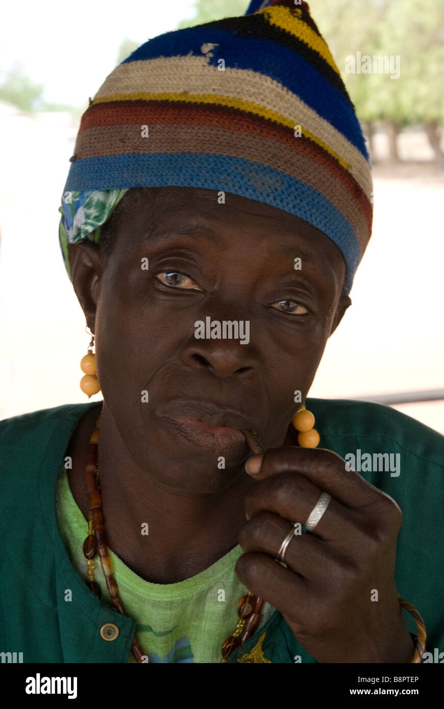 Senegal women dress hi-res stock photography and images - Alamy