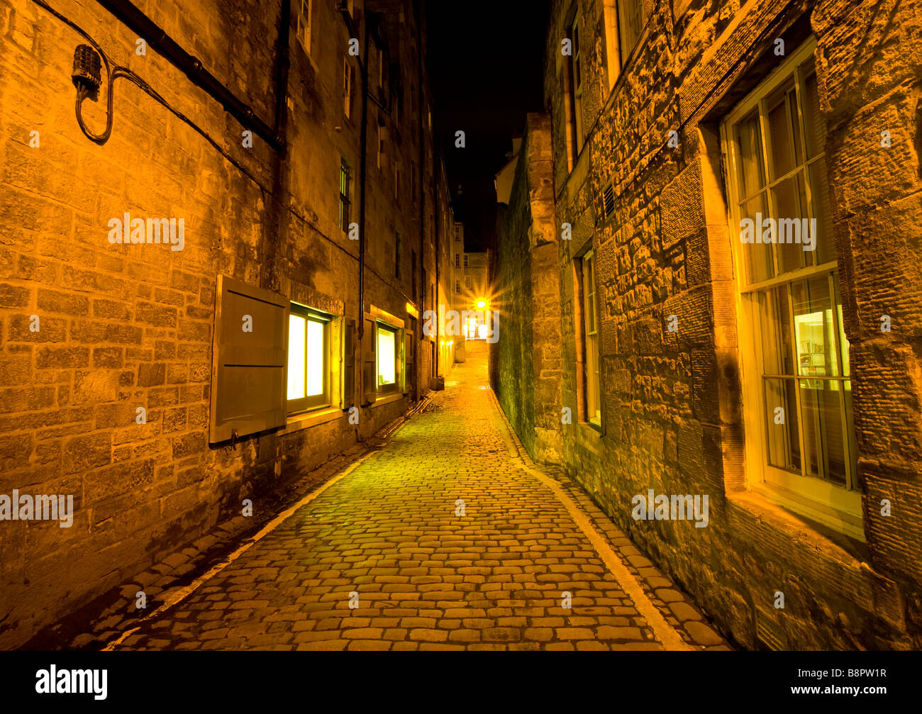 City backstreet hi-res stock photography and images - Alamy