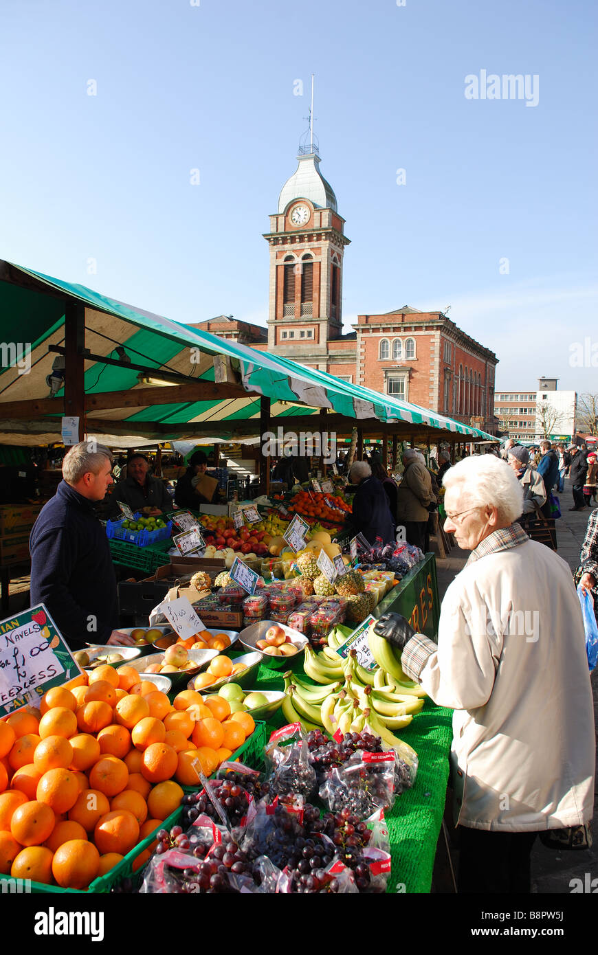 Chesterfield market stall hi-res stock photography and images - Alamy