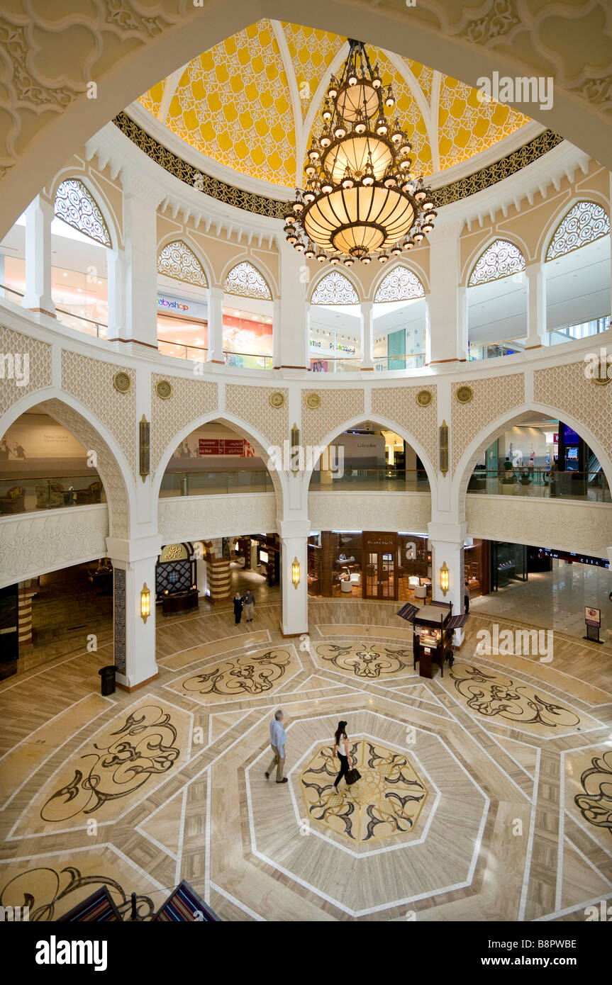 Shopping mall arched ceiling hi-res stock photography and images - Alamy