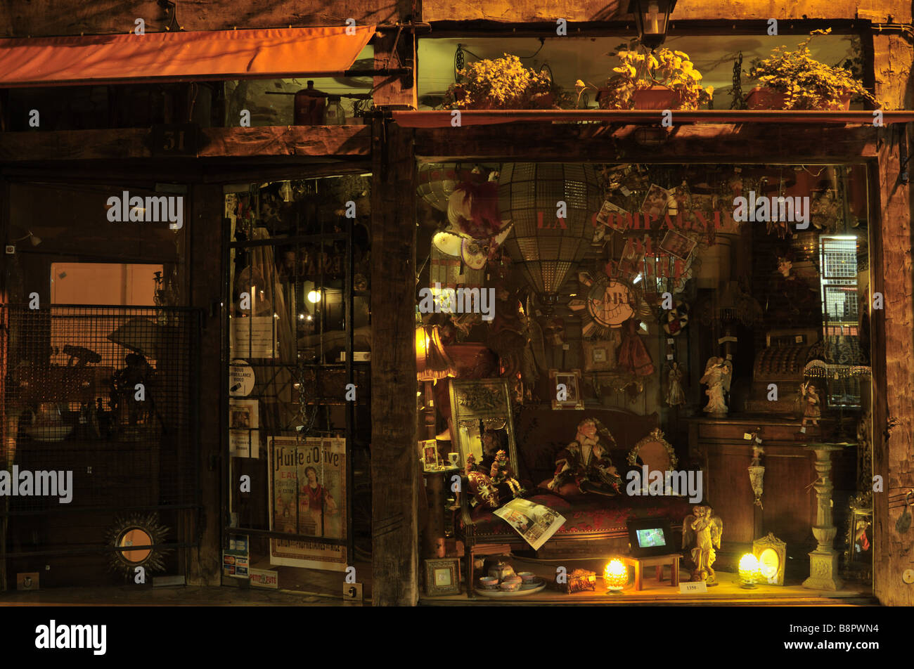 Lit shop window hi-res stock photography and images - Alamy