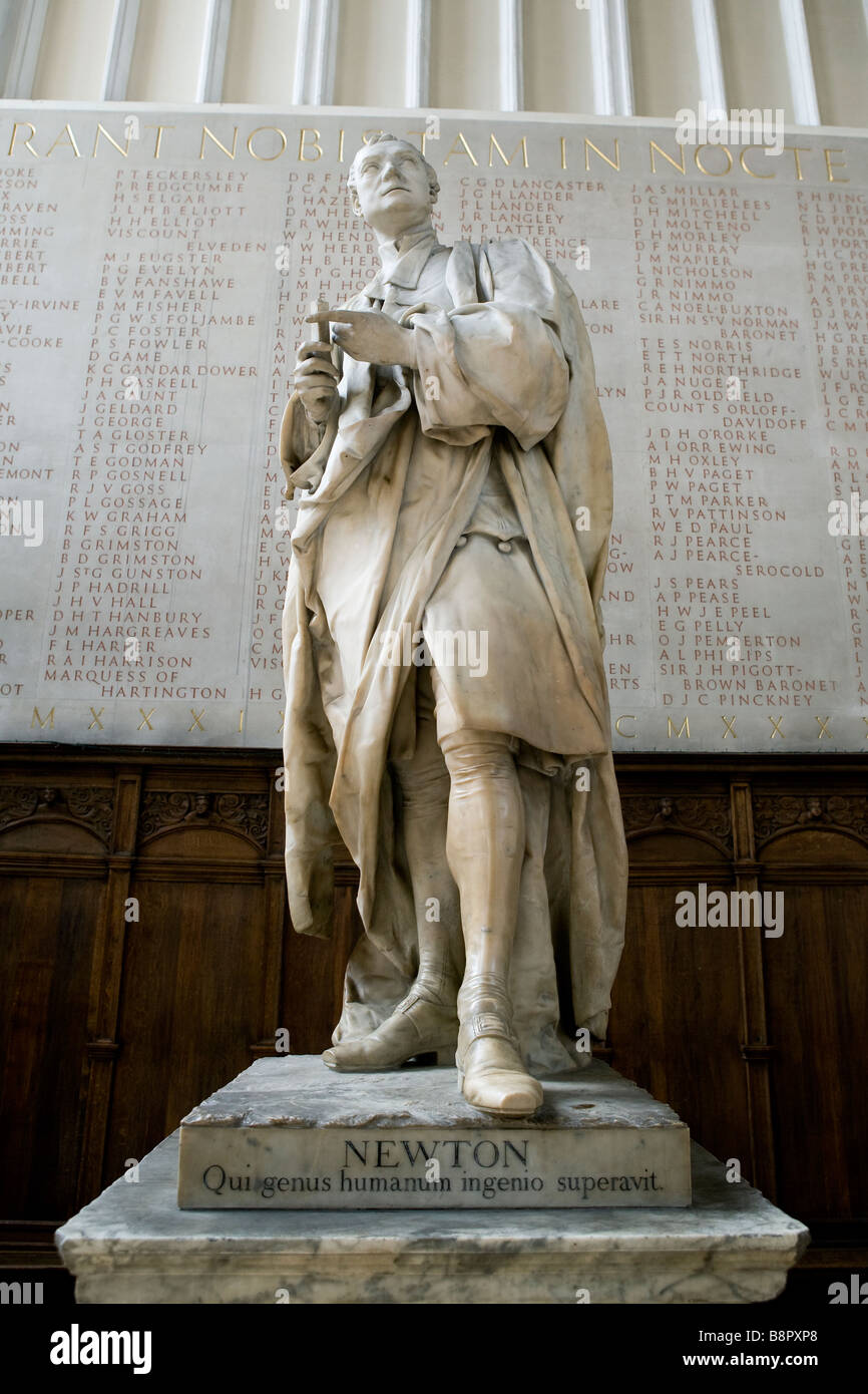 Sir Isaac Newton marble statue in the ante chapel at Trinity College Stock Photo - Alamy