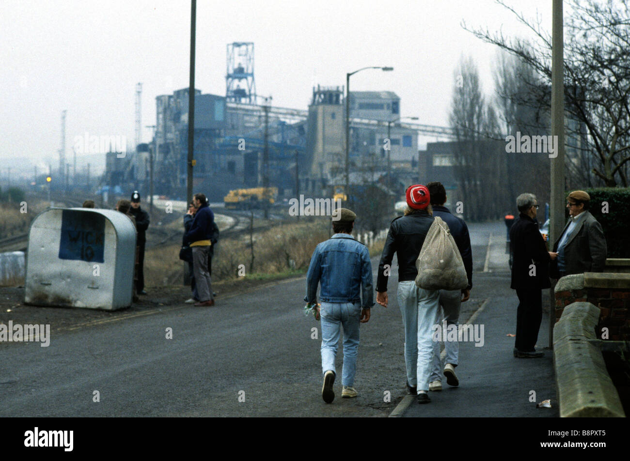 The Miners Strike of 1984 1985 Working miners cross the polce protected ...