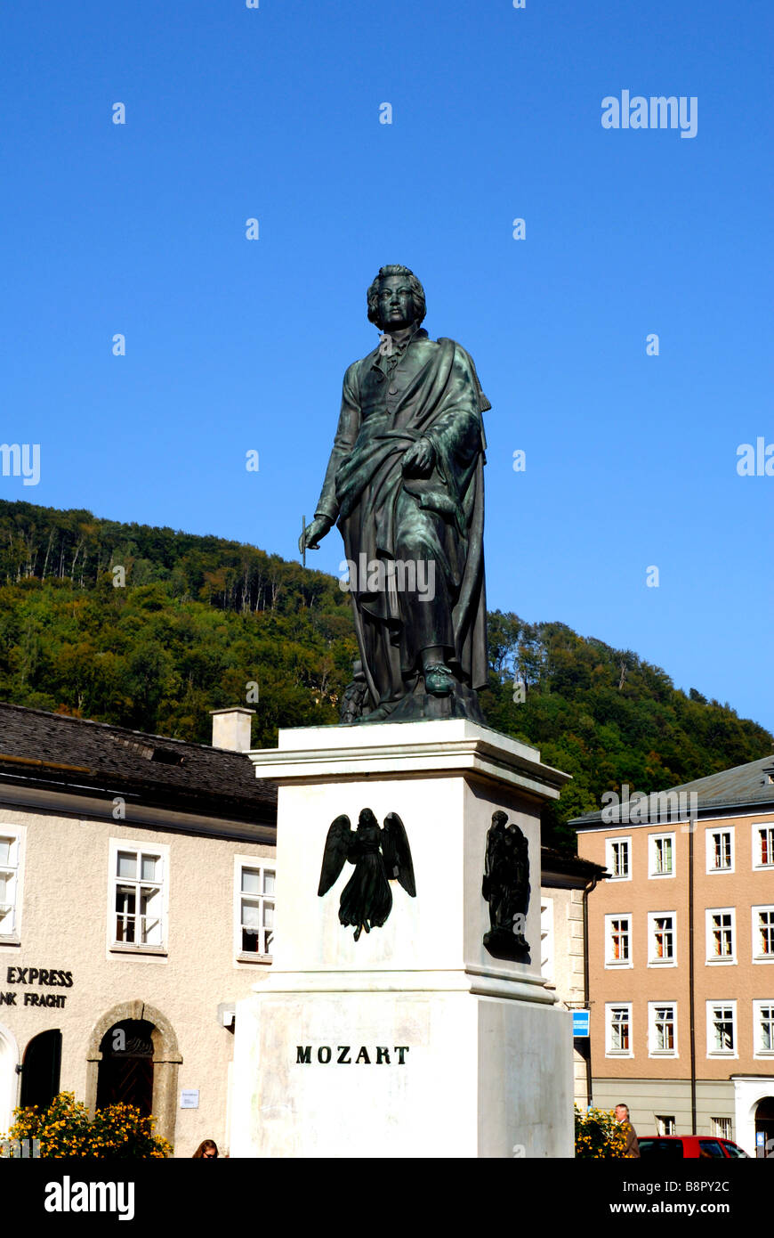 Statue of Wolfgang Amadeus Mozart in Salzburg Austria Stock Photo - Alamy