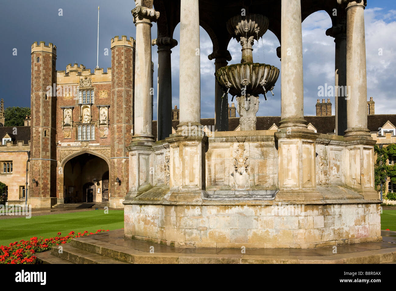 Trinity college gate hi-res stock photography and images - Alamy