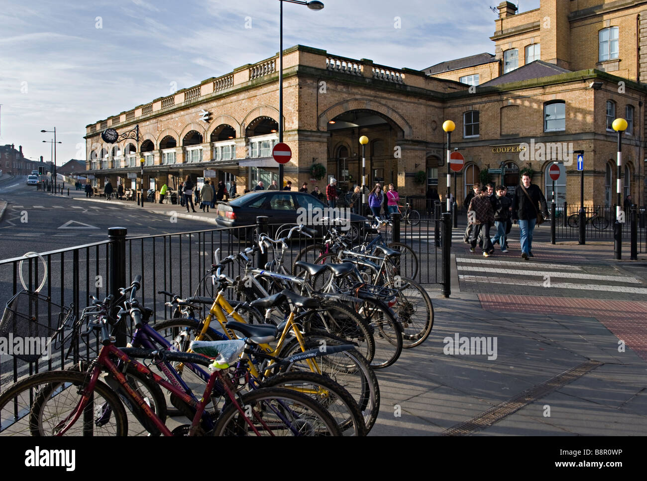 York station uk exterior hi-res stock photography and images - Alamy
