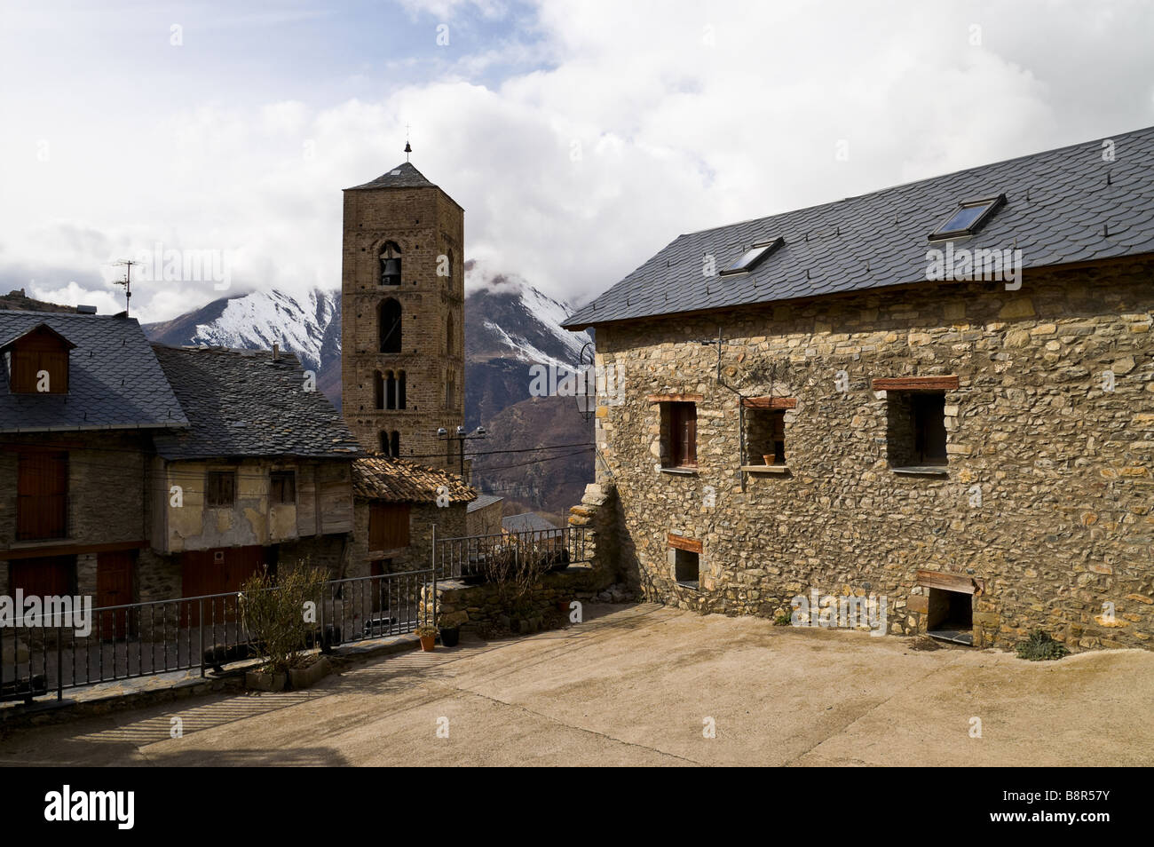Durro village and 12th-century Romanesque-style church la Nativitat de ...