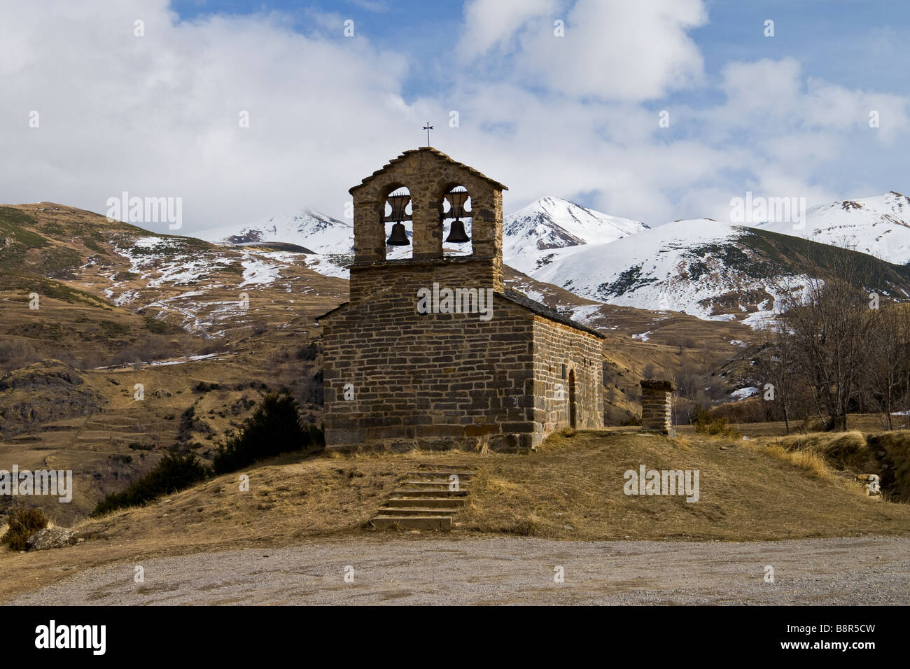 12th century churches of catalonia hi-res stock photography and images ...