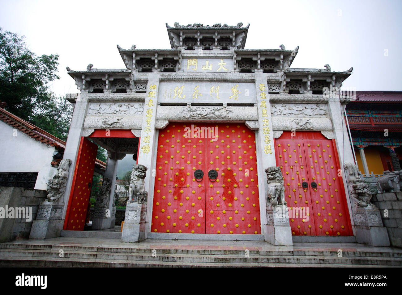 Dashan Gate to temple Stock Photo - Alamy
